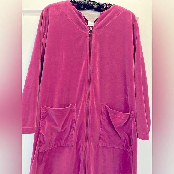 patricia | Intimates & Sleepwear | Fuchsia Pink Velour Zip Up Robe ...
